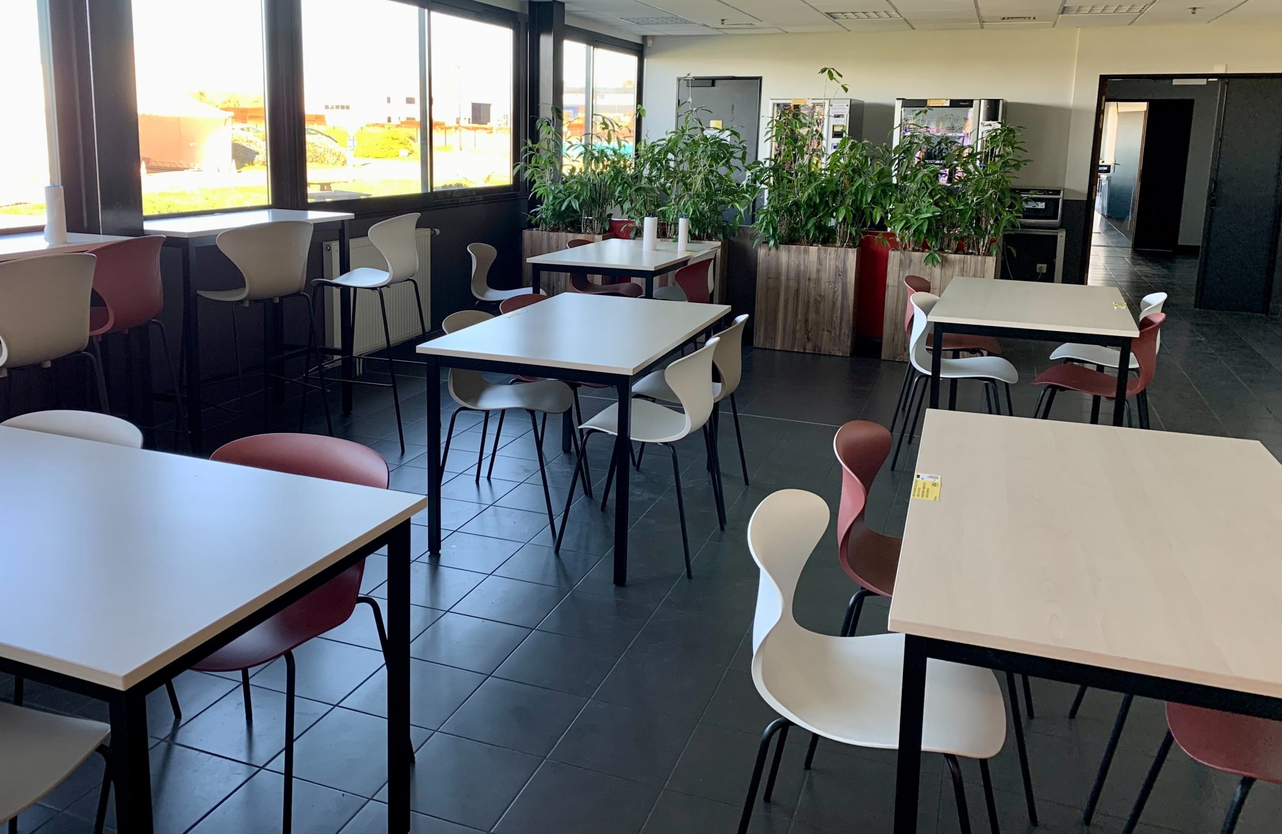 Espace Cafétéria Restaurant & Bar | Vassard OMB Mobilier